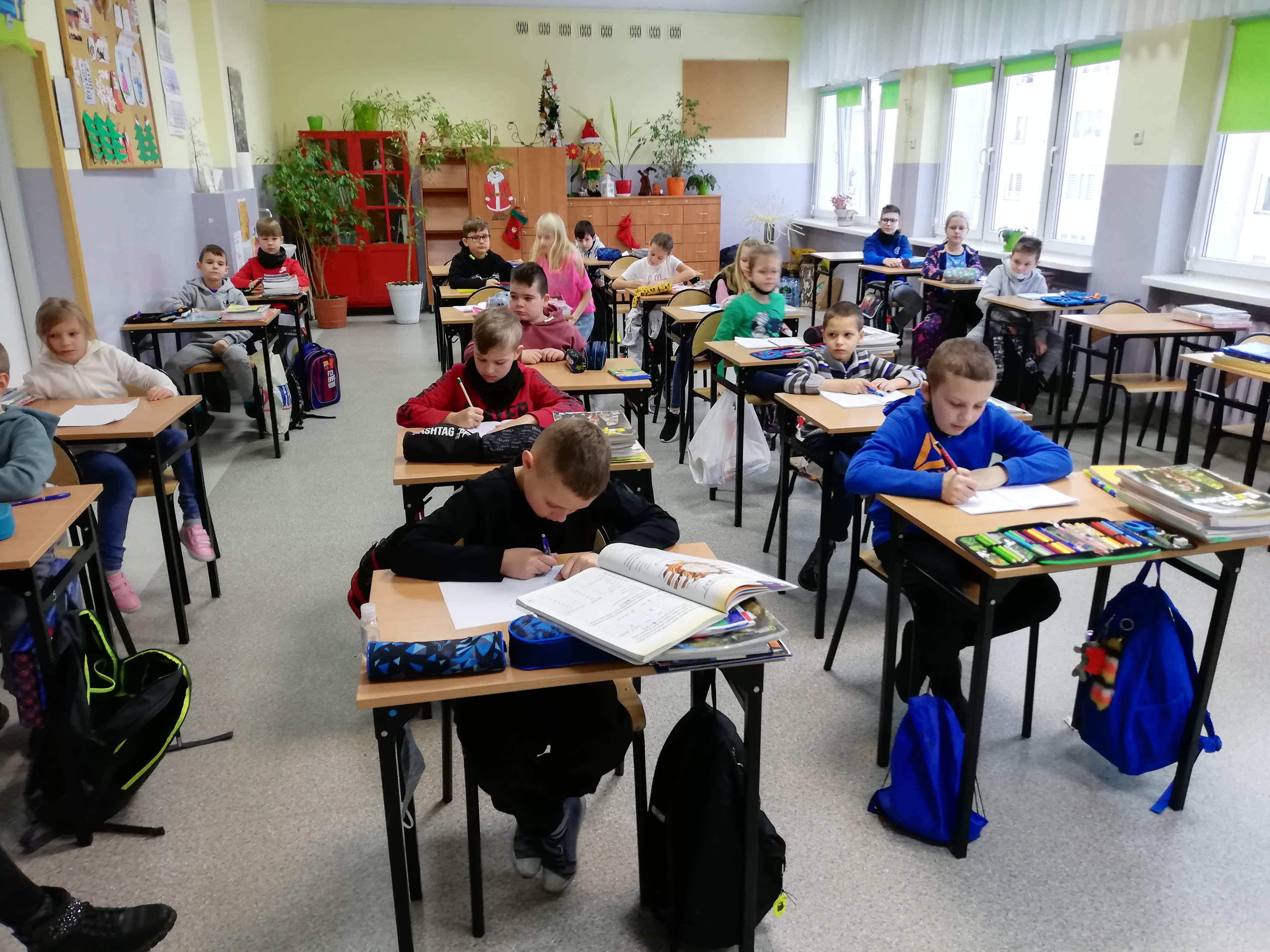 Uczniowie klas I-III wrócili do szkół | Mława Uczniowie klas I-III wrócili do szkół | Mława
